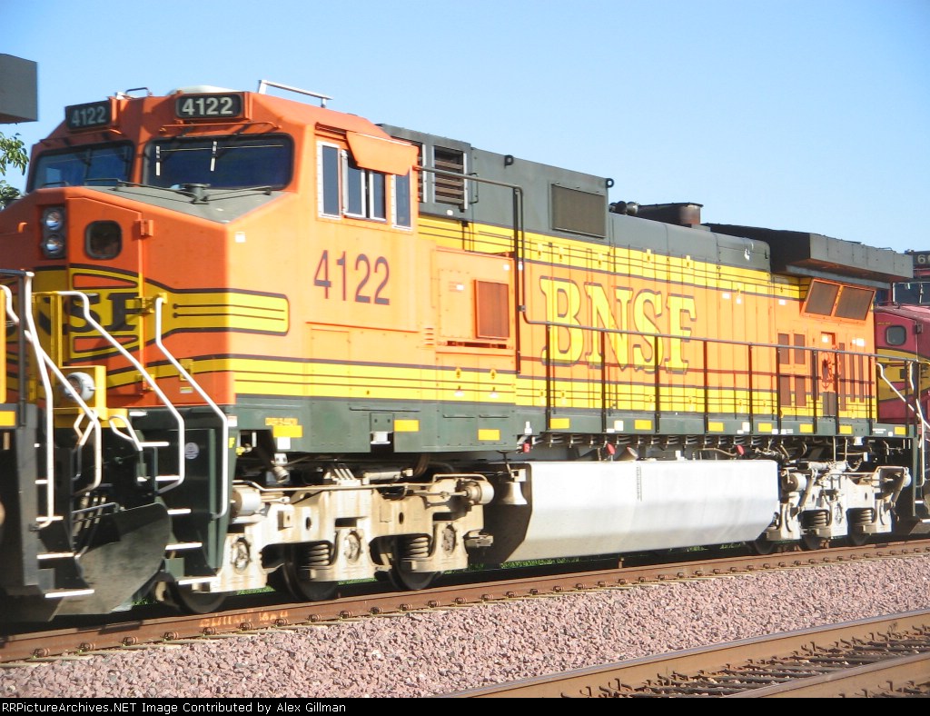 BNSF 4122 Eastbound